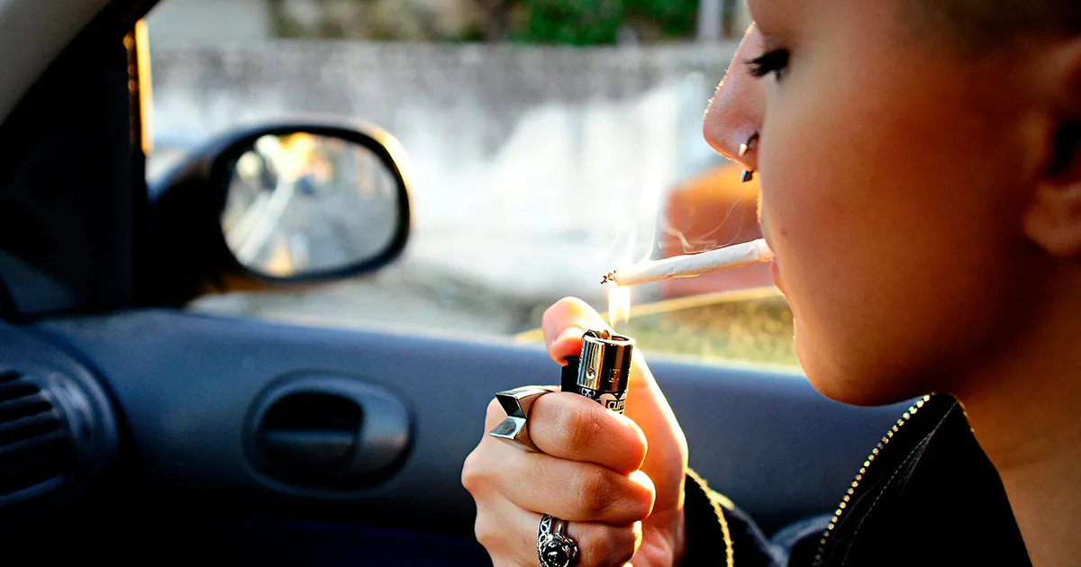 Ya te puedes drogar en un coche aparcado sin que te multen | Cáñamo
