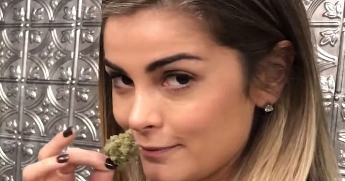 La modelo peruana Laura Spoya cuenta que fuma marihuana medicinal | Cáñamo